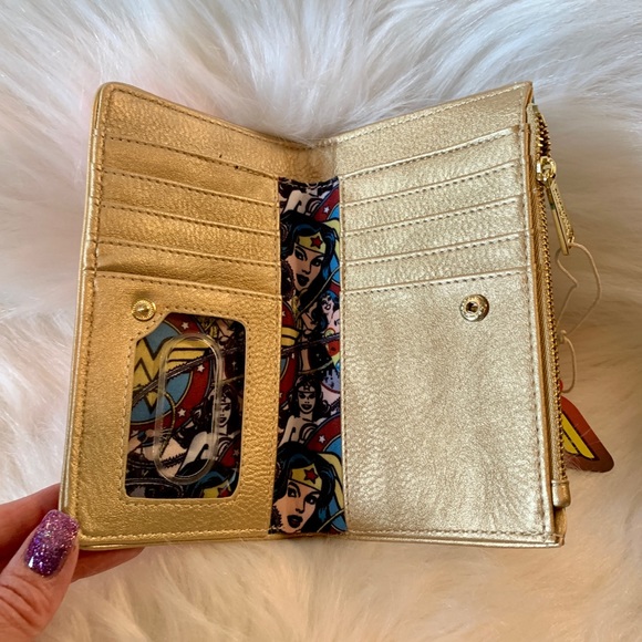 Loungefly | Bags | Loungefly Vintage Wonder Woman Wallet Dc Comics ...